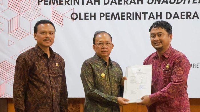 BPK RI Perwakilan Bali Apresiasi Gubernur Koster Tepat Waktu Sampaikan LKPD Unaudited TA 2022 ...