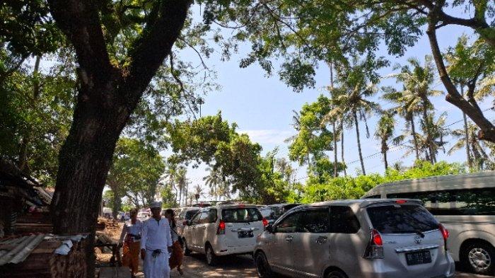 BREAKING NEWS: Kemacetan di Jalur Menuju Pura Goa Lawah, Kendaraan ...