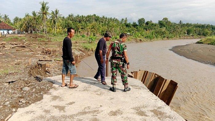Air Bah Kembali Terjang DAS Bilukpoh Jembrana, Sayap Jembatan Penyaringan Kembali Putus - Tribun ...