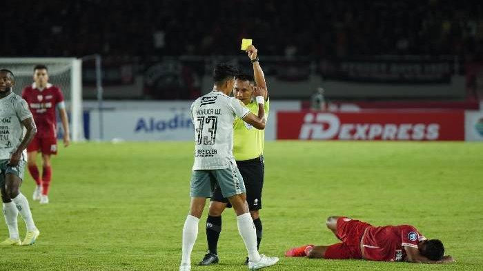 Coach Teco Anggap Kritikan Soal Kartu Merah Adalah Hal Biasa, Ingatkan ...
