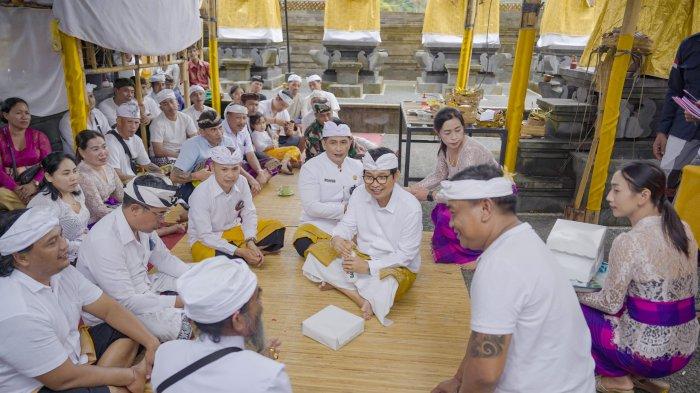 Bupati Badung Adi Arnawa Hadiri Pujawali di Merajan Ageng Pasek Padang ...