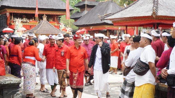 Bupati Karangasem I Gede Dana Hadiri Puncak Pujawali Aci Penyeeb Brahma ... Bupati Karangasem I Gede Dana Hadiri Puncak Pujawali Aci Penyeeb Brahma ...
