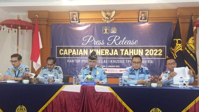 Capaian Imigrasi Ngurah Rai Selama Tahun 2022, PNBP Lampaui Target Hingga Rp 1 Triliun Lebih ...