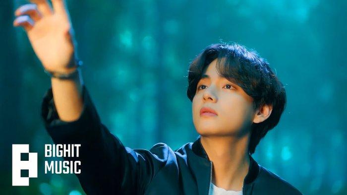 Lirik Lagu Christmas Tree V BTS Beserta Terjemahannya, Saat Hujan ...