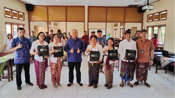 Peduli Siswa di Hardiknas, PLN Icon Plus Bagi Internet Gratis dan 90 ...