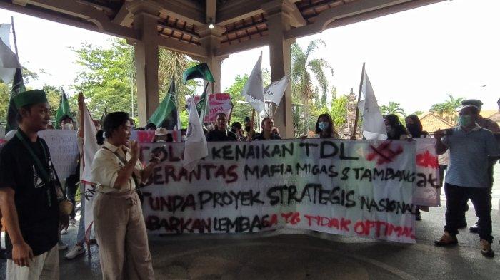 Kenaikan Harga BBM, Mahasiswa Demo ke DPRD, Tarif AKDP Diusulkan Naik 20 Persen dan Angkot 15 ...