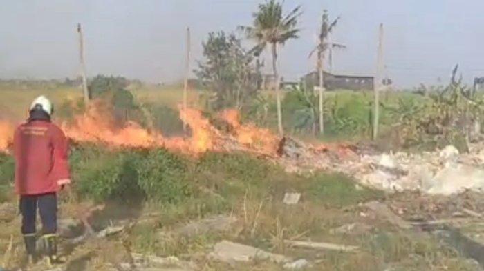 Sampah di Areal TPS3R Munggu Terbakar, Desa Kewalahan Lakukan Pemadaman ...