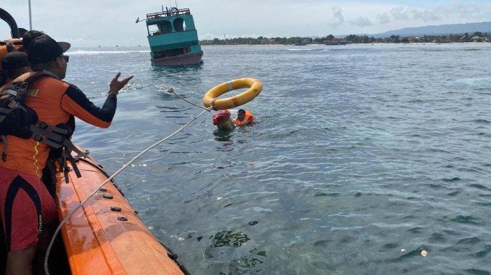 Evakuasi Korban Kapal Karam Di Nusa Penida Dramatis Tim Sar Harus