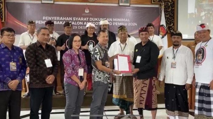 I Ketut Wisna Serahkan Dukungan Minimal Pemilih Bakal Calon Anggota DPD RI Pemilu 2024 - Tribun ...