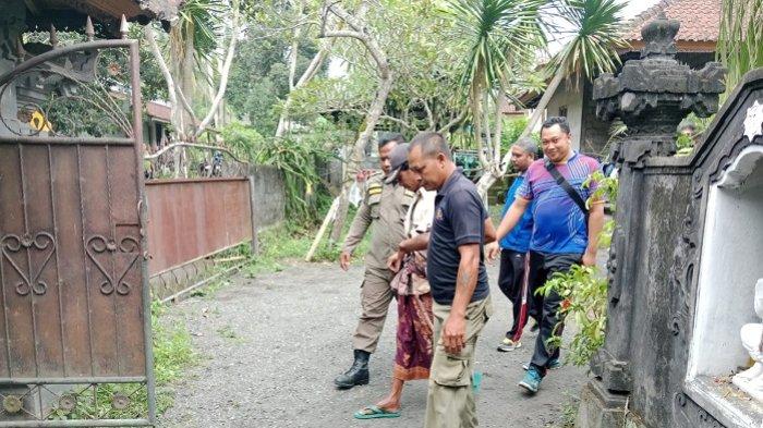 Sering Resahkan Pedagang, ODGJ Diamankan Satpol PP Karangasem - Tribun-bali.com