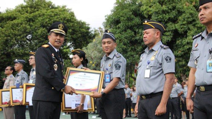 Imigrasi Ngurah Rai Raih Tiga Penghargaan Kehumasan Pada Peringatan Hari Dharma Karya Dhika ke ...