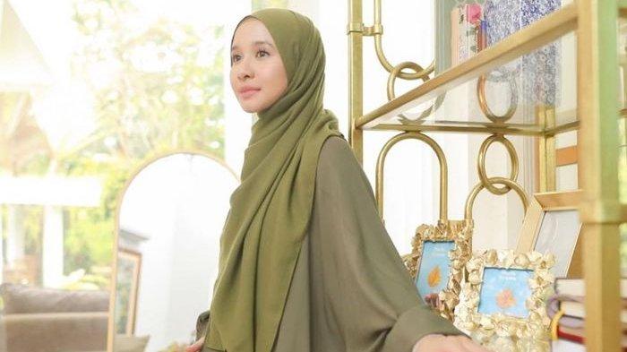 Tampil Elegan Saat Lebaran, Ini Tutorial Hijab Simpel ala Laudy Cynthia ...