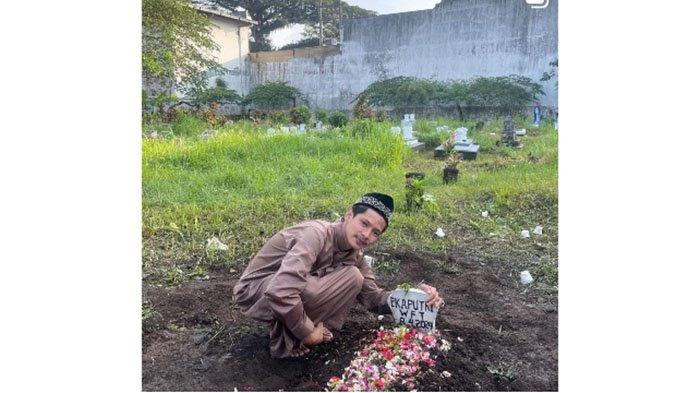 Sosok Jarot Joker, Tiktokers yang Baru Saja Kehilangan Sang Istri Akibat Kecelakaan - Tribun ...