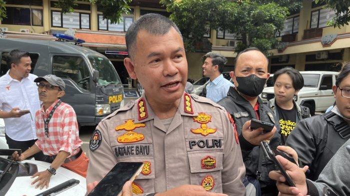 Police Line Bareskrim Polri Pada Sejumlah Ruangan Kantor Dinas di ...