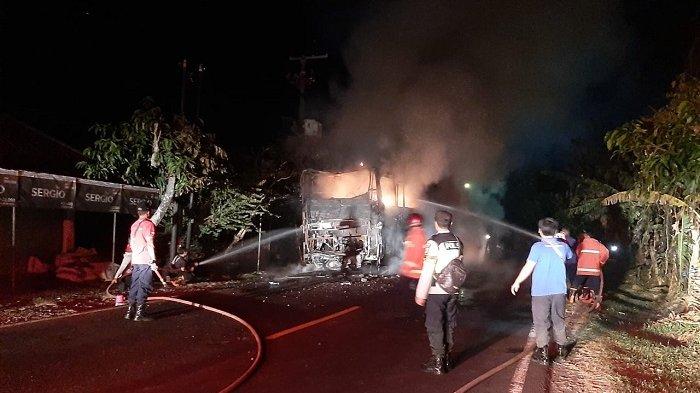 Kronologi Bus Tiara Mas Terbakar di Tabanan, Kerugian Ditaksir Capai Rp1 Miliar - Tribun-bali.com