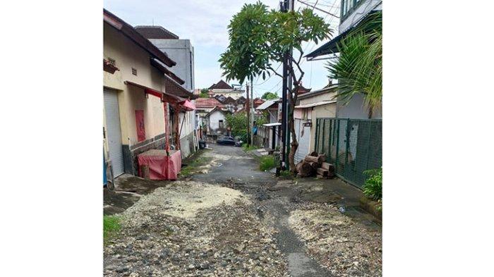 Warga Lepang Keluhkan Kondisi Jalan Rusak Parah di Klungkung, Telur ...