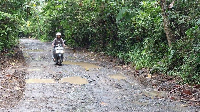 Jalan Rusak Parah di Kecamatan Dawan Karangsem Bali Diperbaiki Tahun ...
