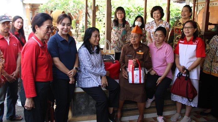 Menteri PPA, Bintang Puspayoga Serahkan Bantuan Bagi Veteran Perempuan ...