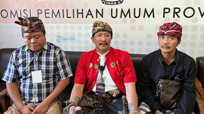Ketut Ismaya Mendaftar ke KPU Bali, Dimeriahkan Tiupan Tahuri dan ...