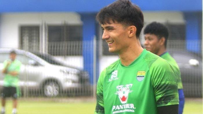 Penampilan Kevin Ray & Soliditas Bek Persib Bandung Jelang Lawan Bali ...