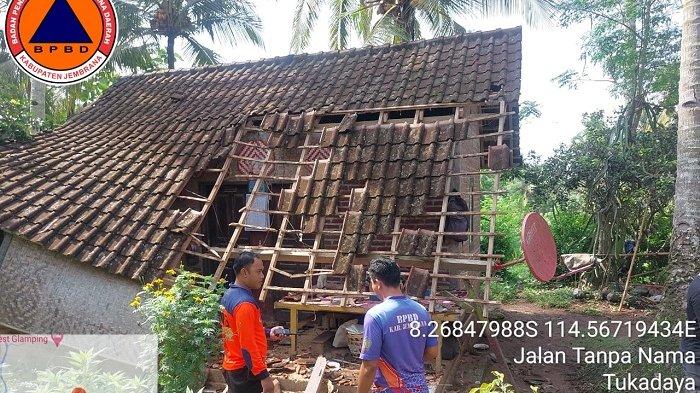 Cuaca Ekstrem Sebabkan Bencana di 10 Titik, Atap Jebol, Petani ...