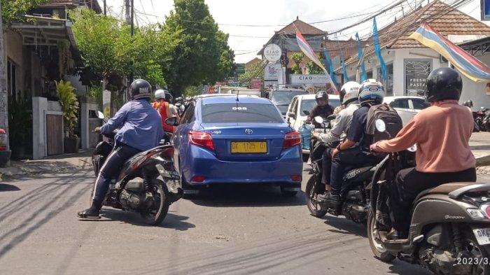 Lalu Lintas Ubud Kembali Padat Merayap, Dewan Ubud Minta Carikan Solusi - Tribun-bali.com