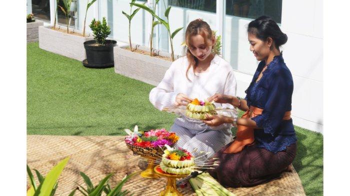 Mengenal Budaya Bali Melalui Canang Sari Class di Infinity8 Bali ...