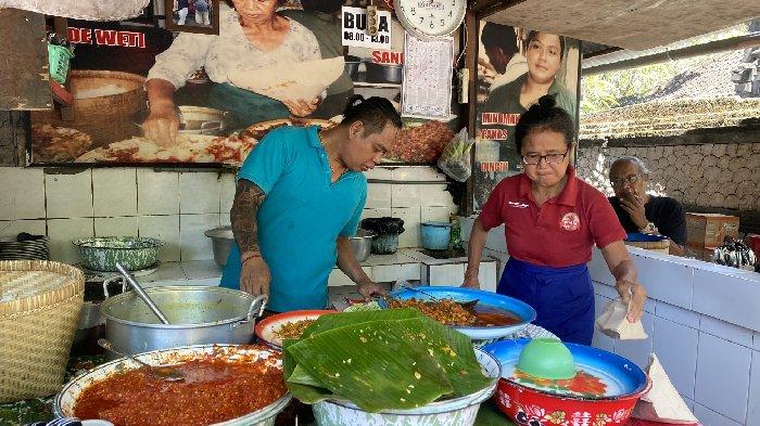 Kuliner Bali: Warung Legend Made Weti Kembali Ramai Saat Cuti Lebaran ...