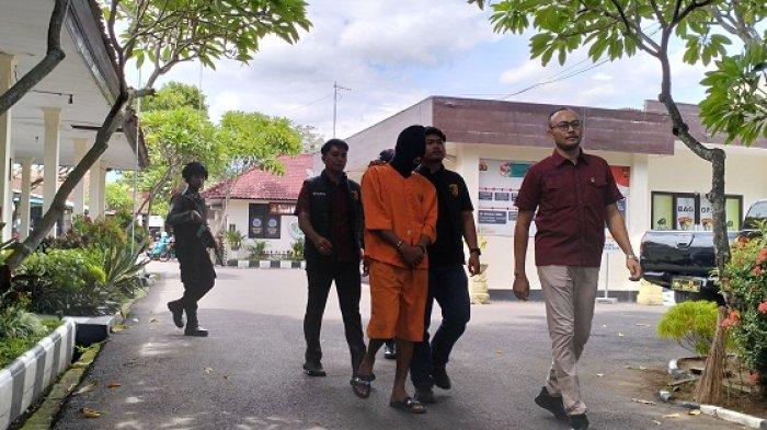 Muksin Sebar Foto Tanpa Busana Mantannya, TNI Gadungan Balas Dendam Setelah Putus Cinta - Tribun ...