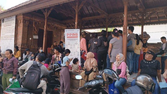 Orangtua Siswa Geruduk Disdikpora Denpasar Terkait PPDB SD, Ini Tanggapan Kadisdikpora - Tribun ...