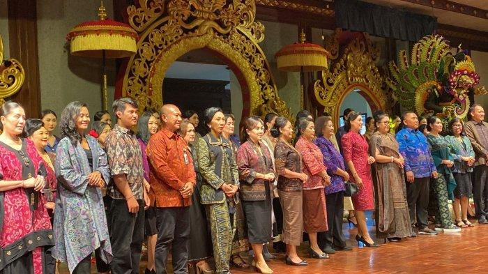 Ny. Ayu Kristi Arya Wibawa Hadiri Pembukaan Pameran IKM Bali Bangkit 2023 Tahap I - Tribun-bali.com