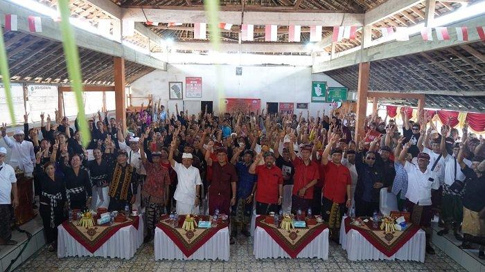 Sejak Lama Telah Bantu Desa Ularan, Warga Janji Menangkan Paslon Koster-Giri - Tribun-bali.com