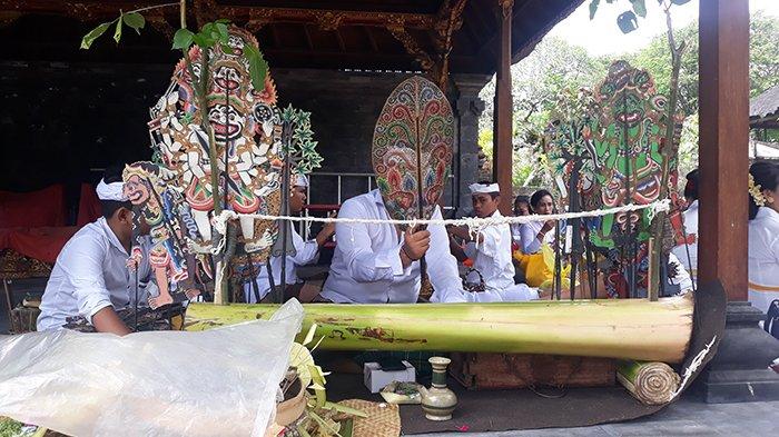Ada Wayang Lemah hingga Rejang Renteng dalam Perayaan Tumpek Wayang di ...