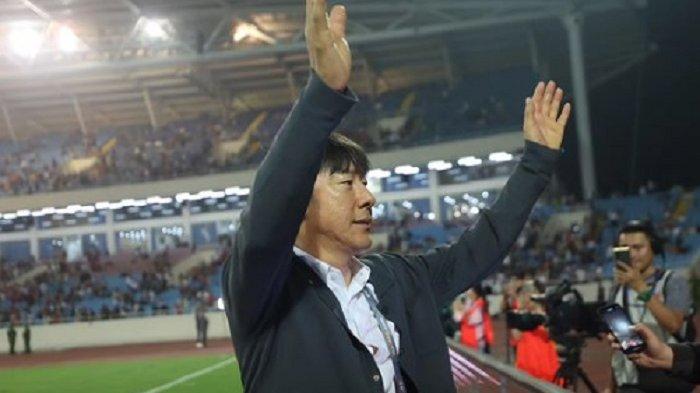 Kata Shin Tae-yong Soal Insiden Lemparan Telur dan Bantal oleh Fans ...