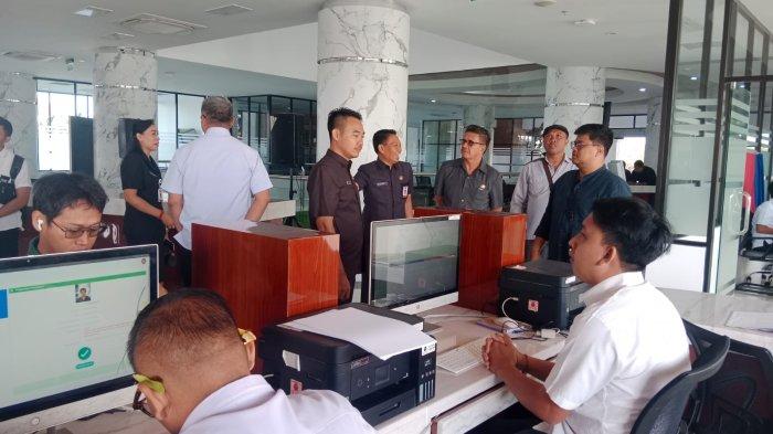 Pelayanan Kependudukan di Mall Pelayanan Publik Gianyar Desa Buruan Sudah Beroperasi - Tribun ...