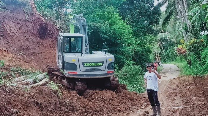 Usai Tertimbun Longsor, Jalan di Banjar Pinge Tabanan Bisa Kembali ...