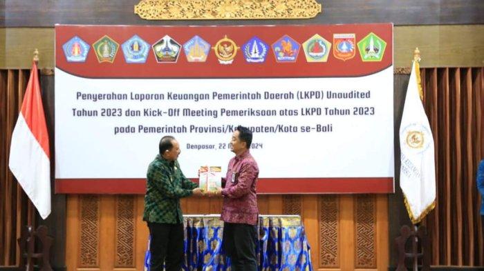 Pj Bupati Jendrika Serahkan LKPD Unaudited 2023 Kepada BPK-RI Perwakilan Provinsi Bali - Tribun ...
