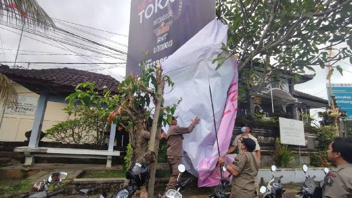 Puluhan Baliho dan Spanduk yang Telah Kadaluarsa Dicopot Satpol PP Tabanan Bali - Tribun-bali.com