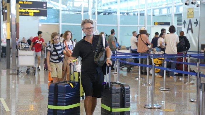 Pasca Libur Nataru, Pergerakan Penumpang Bandara Ngurah Rai Masih Tinggi - Tribun-bali.com