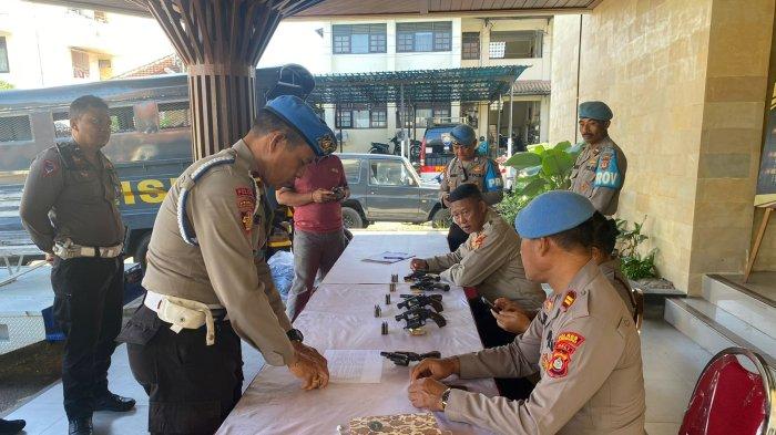 Cegah Penyalagunaan, Propam Periksa Senjata Api Personel Polres Klungkung - Tribun-bali.com