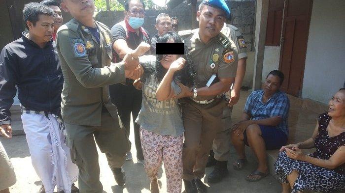 Wanita Kertamandala Diamankan Satpol PP Karangasem Karena Ngamuk Bawa Pisau - Tribun-bali.com