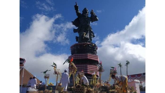 Monumen Ki Barak Panji Sakti Dipasupati Dengan Wangsuhan Benda Pusaka ...