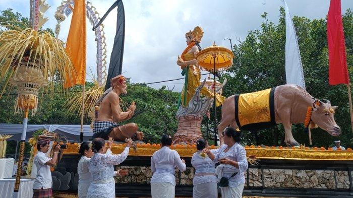 Patung Tonggak Sejarah Pura Dalem Pengembak Sanur Dipelaspas, Kisahkan ...