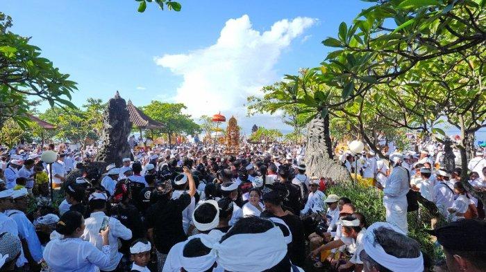 20 Sulinggih Akan Muput Puncak Karya Pura Penataran Agung Ratu Pasek di ...