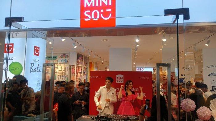Randy Martin dan DJ Una Meriahkan Grand Reopening Miniso Beachwalk Bali ...