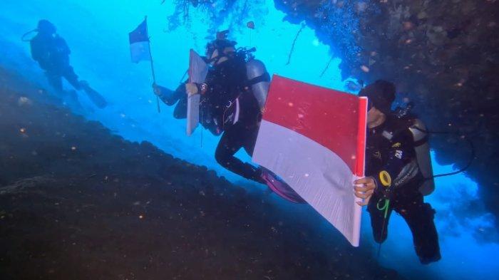 Rayakan Kemerdekaan RI ke 79, Nengah Rudiati Kibarkan Bendera di Bawah ...
