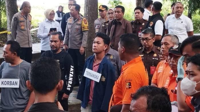 Rekonstruksi Kasus Agus Buntung: Wayan AS Tak Punya Uang, Korban Bayar Homestay Dengan ...