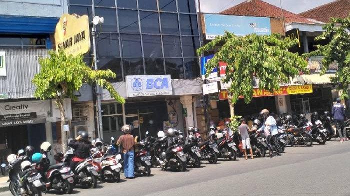 Tarif Parkir Motor Naik 100 Persen Per Januari 2024, Jukir Diharapkan ...