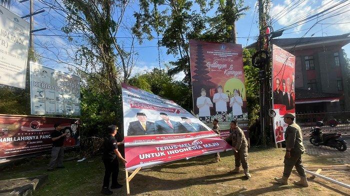 Satpol PP Badung Copot Ratusan Baliho Pada Ruas Jalan Protokol - Tribun-bali.com