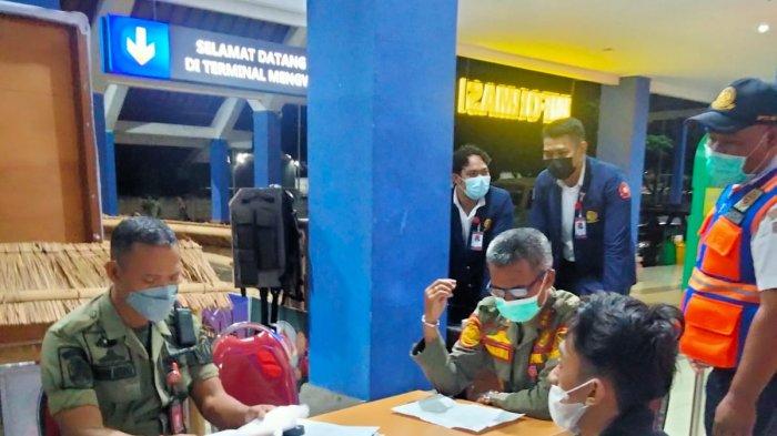 PERIKSA 700 Penumpang Dari Jam 2 Pagi di Terminal, Satpol PP Badung Temukan Satu Duktang Bodong ...